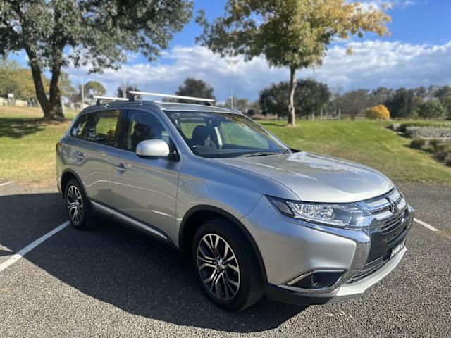 2017 MITSUBISHI OUTLANDER ES ADAS 5 SEAT (AWD) | Cars, Vans & Utes ...