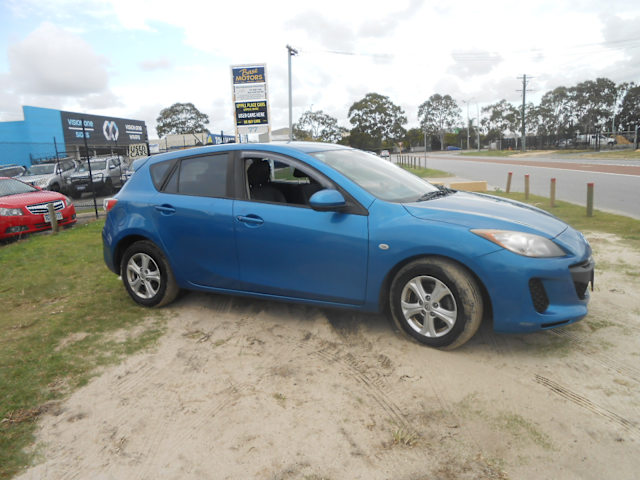 2012 Mazda 3 Neo Automatic LOW KM - 5 Door Hatchback | Cars, Vans ...