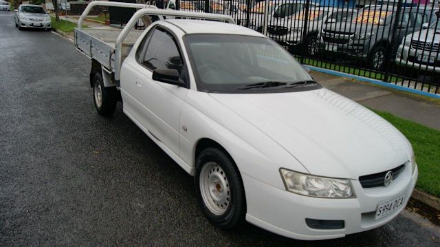 2005 Holden Commodore VZ One Tonner White 4 Speed Automatic Cab Chassis ...