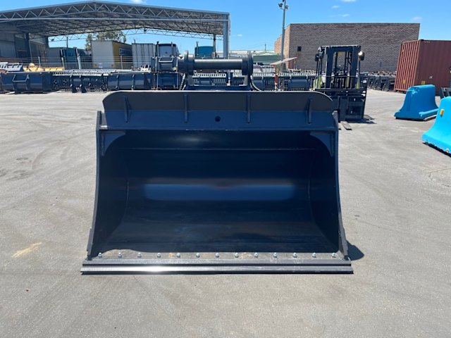 2000mm wide Hyd tilting batter bucket - AU90TILTBKT | Construction ...