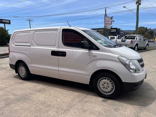 2013 Hyundai iLOAD TQ-V MY13 White 5 Speed Manual Van | Cars, Vans ...