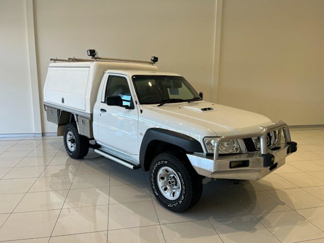2010 Nissan Patrol GU 6 MY10 DX White 5 Speed Manual Cab Chassis | Cars ...