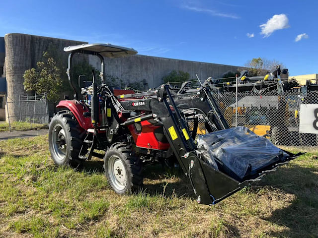 55HP T554 Open Cab 4WD Tractor with 7 Attachments Inc. Front end loader ...
