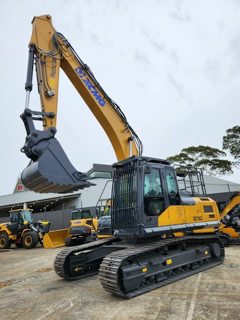 XCMG 21T Excavator Civil Spec XE215D + GP Bucket | Construction ...
