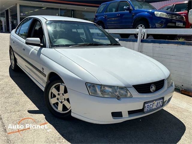 2002 Holden Commodore VX II Acclaim White 4 Speed Automatic Sedan ...