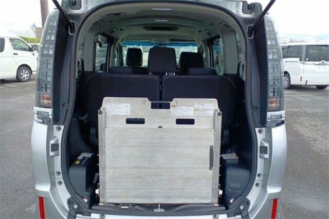 2016 Toyota Voxy MINIVAN PEOPLE MOVER WELCAB WHEELCHAIR RAMP Silver ...