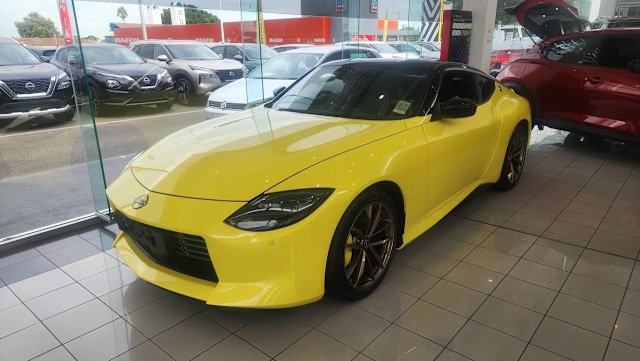 2023 Nissan Z Z34 MY23 Proto Ikazuchi Yellow with Super Black Roof 6 ...