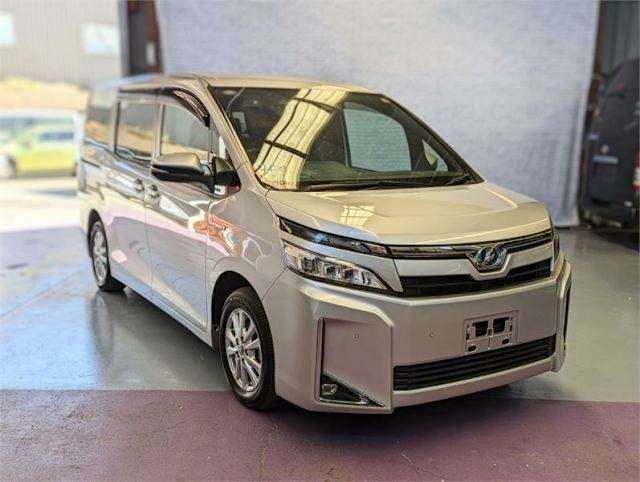 2020 Toyota Voxy HYBRID MINIVAN PEOPLE MOVER Silver Automatic Minivan ...