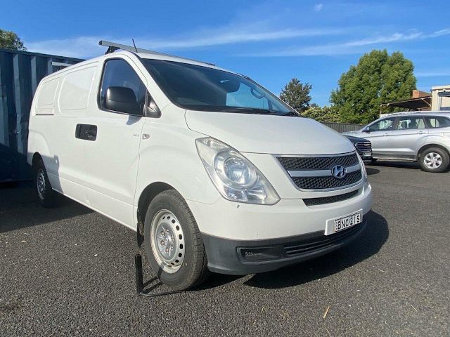 2010 Hyundai iLOAD TQ-V White 5 Speed Manual Van | Cars, Vans & Utes ...
