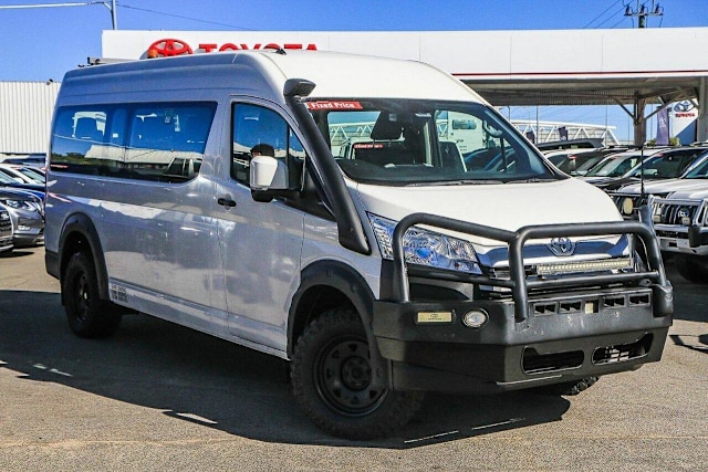 2020 Toyota HiAce GDH322R Commuter French Vanilla Automatic Bus | Cars ...