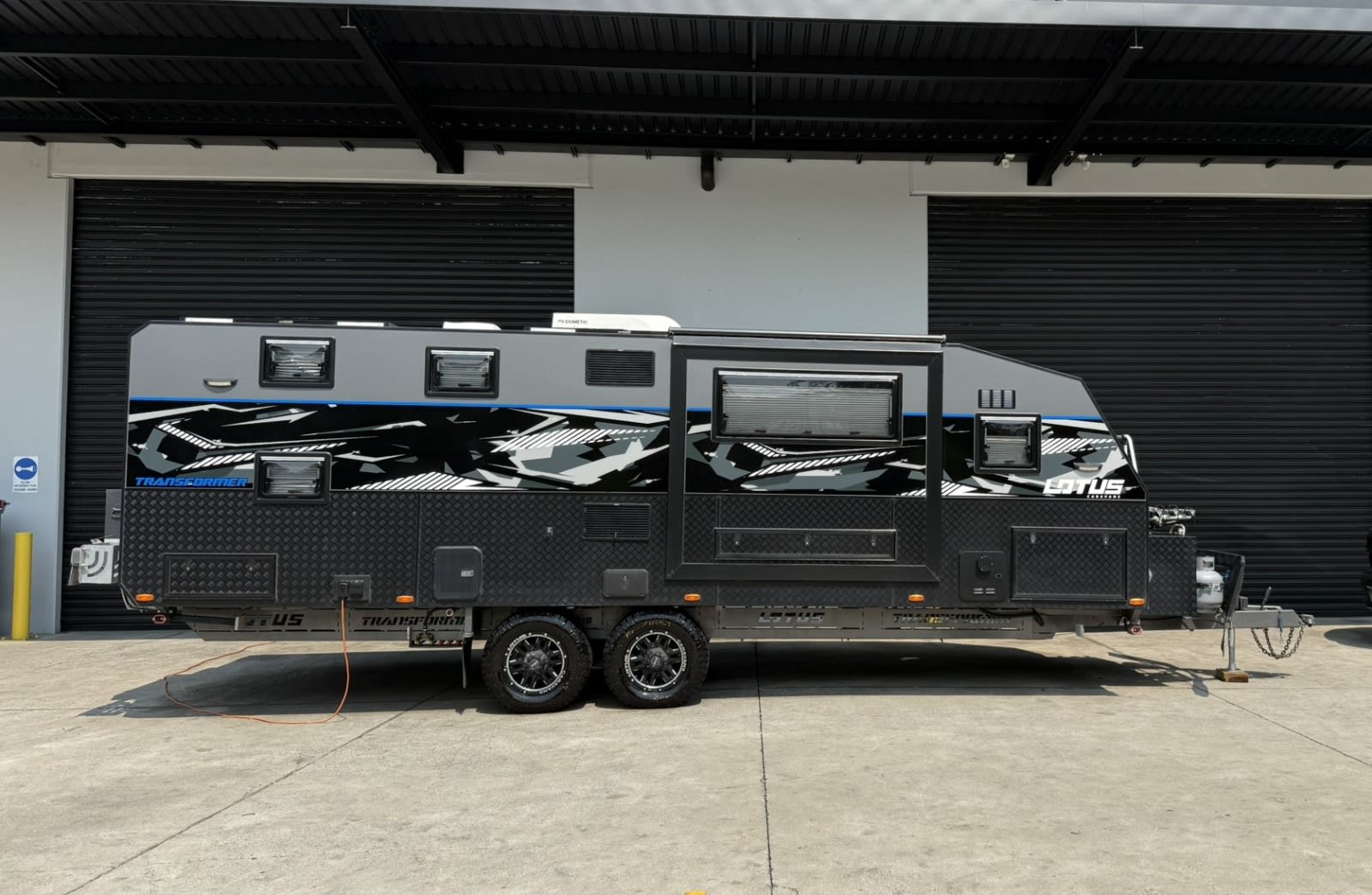 Lotus Caravan 2022 Transformer 7.6m (25ft) QUAD BUNK | Caravans ...