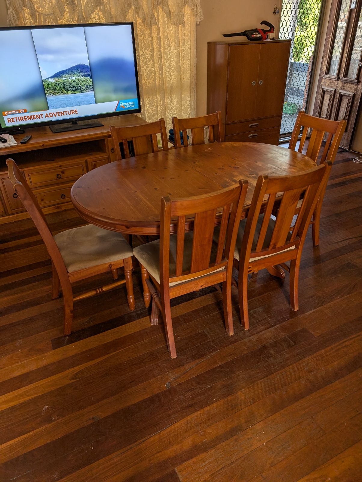 extendable dining table and chairs in good condition - Dining Tables in ...