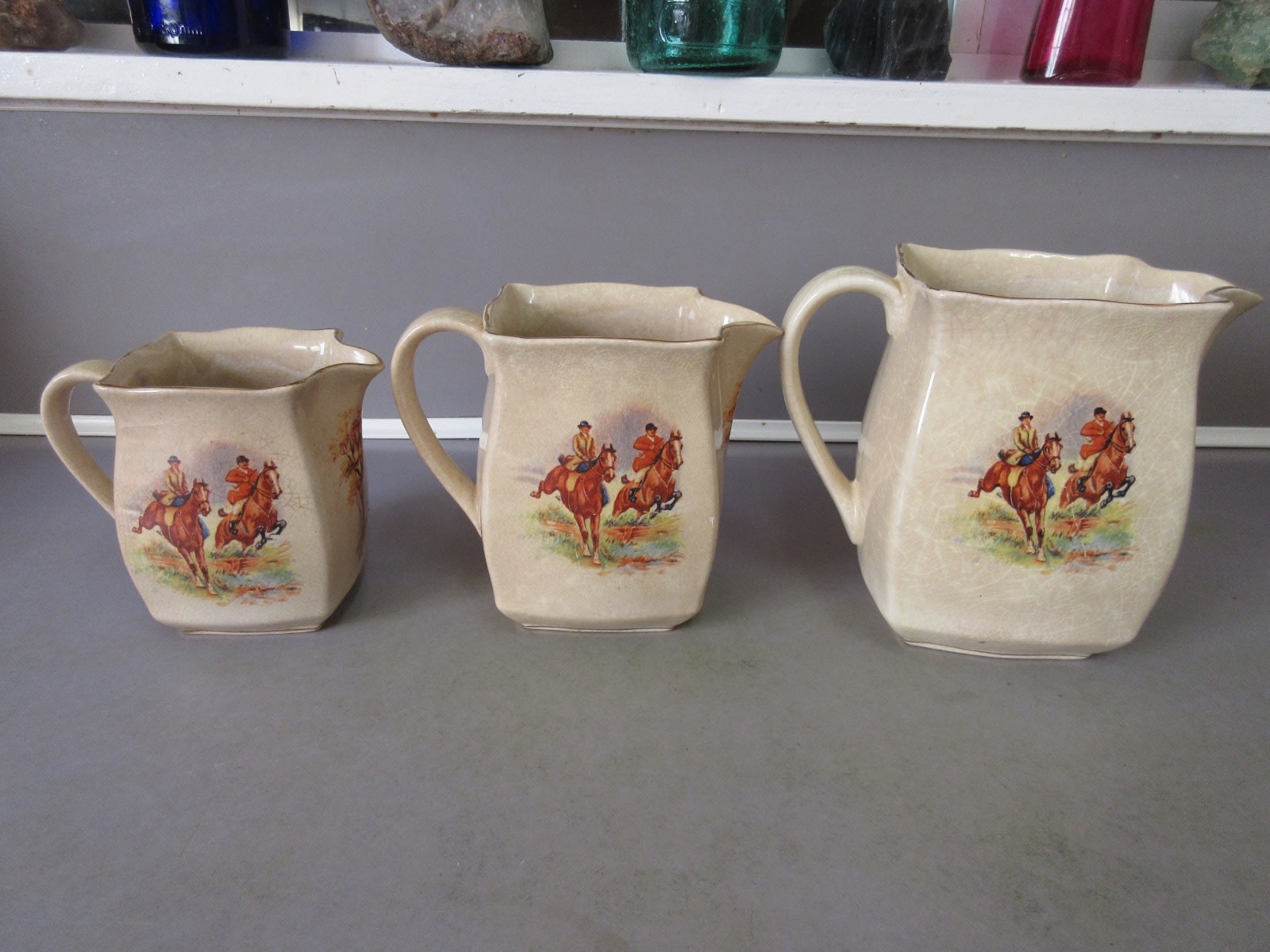 RARE VINTAGE 1940S FALCON WARE CUBAN HUNTING THEME 3 MILK JUGS $50 LOT ...