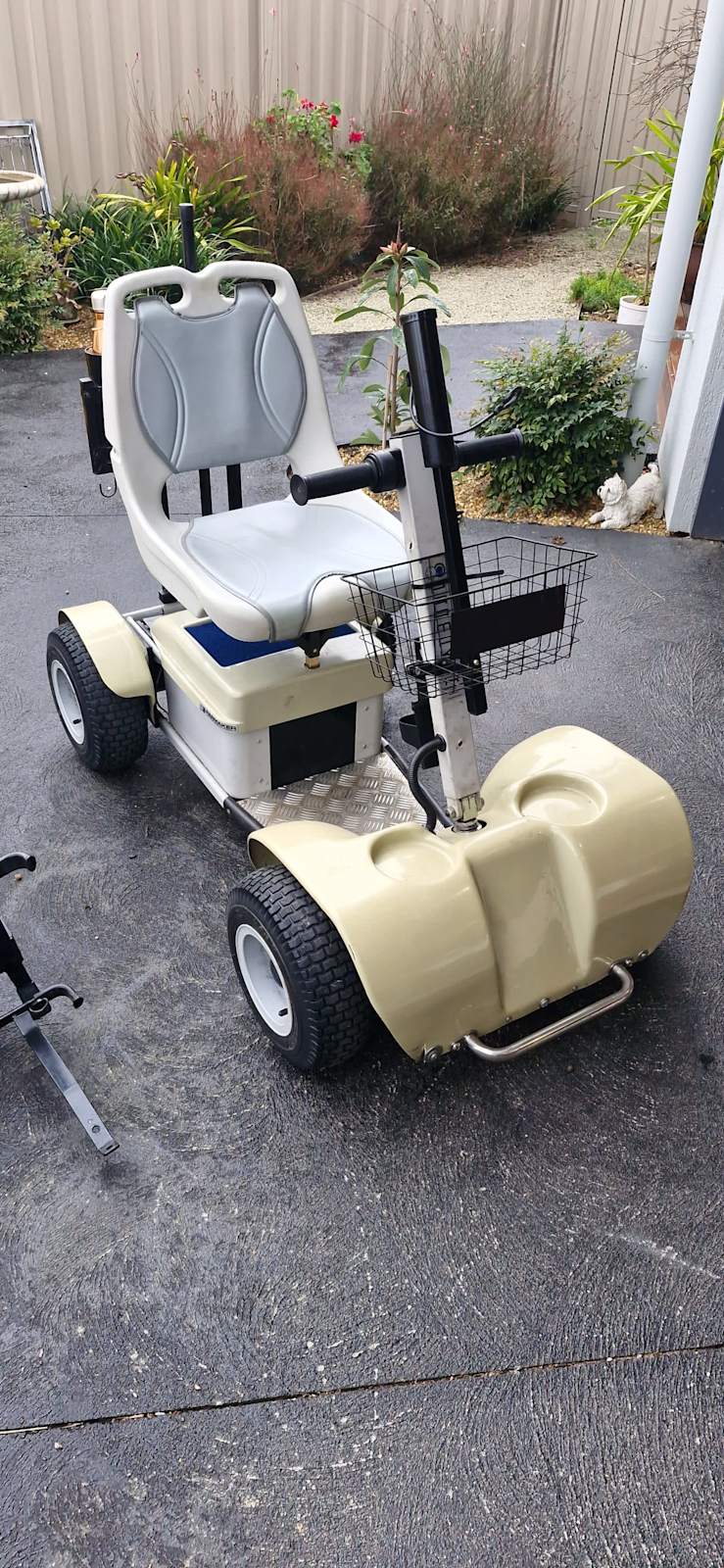PARMAKER GOLF BUGGY