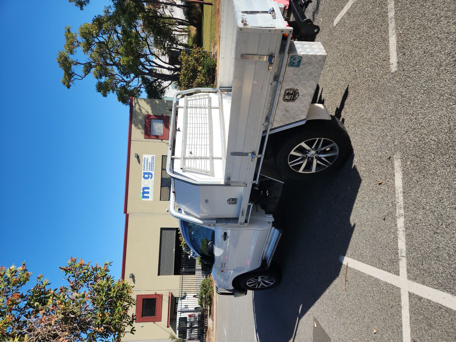 2014 TOYOTA HILUX SR (4x4) 5 SP MANUAL C/CHAS | Cars, Vans & Utes ...