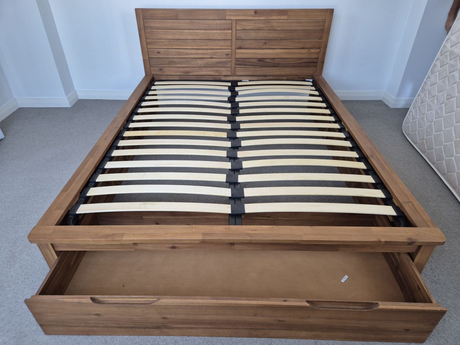 Gumtree queen bed store