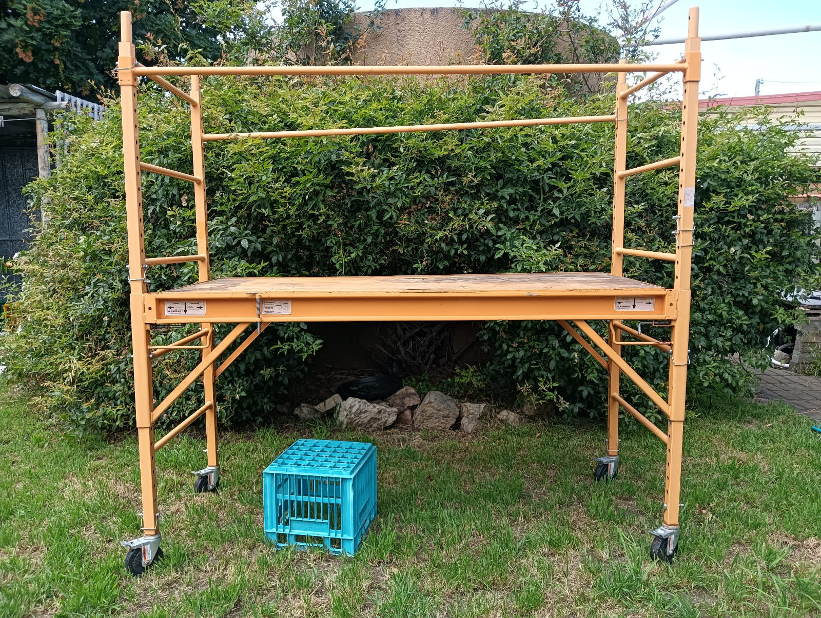 work bench or platform Multi-use steel scaffold 454kg load - Ladders ...