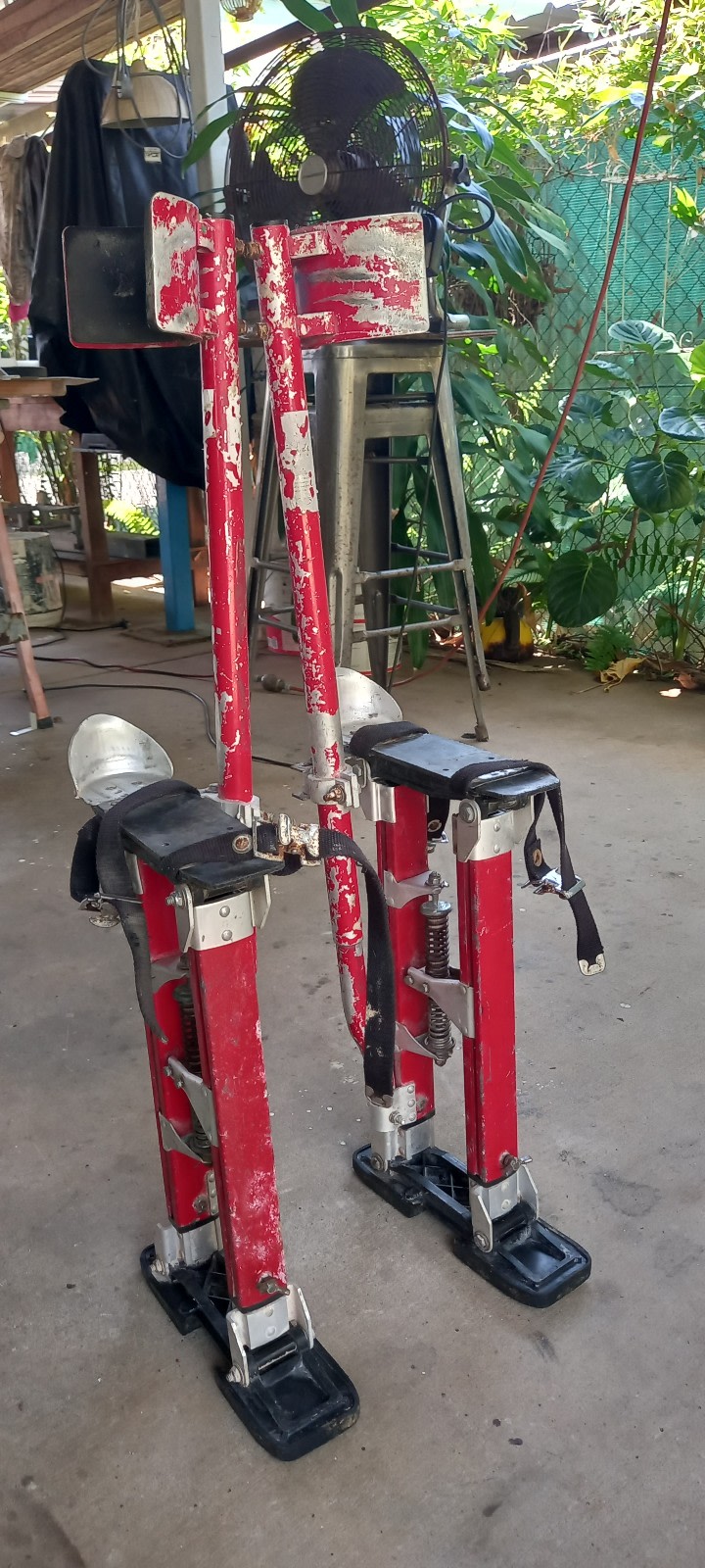 Stilts plaster paint - Hand Tools in Darwin CBD NT | Gumtree Australia