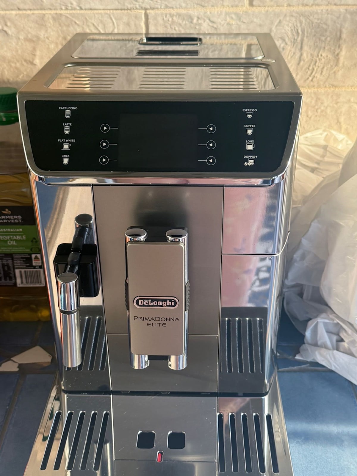 Coffee machine -DeLonghi PrimaDonna Elite - Coffee Machines in Hoppers ...