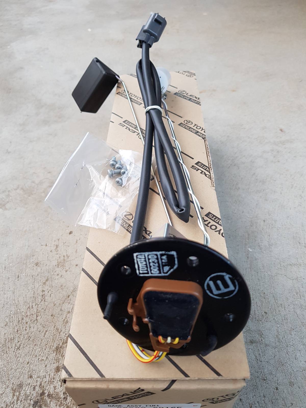 Toyota 75 series Land Cruiser 1991 - 99 main fuel tank sender unit NEW ...