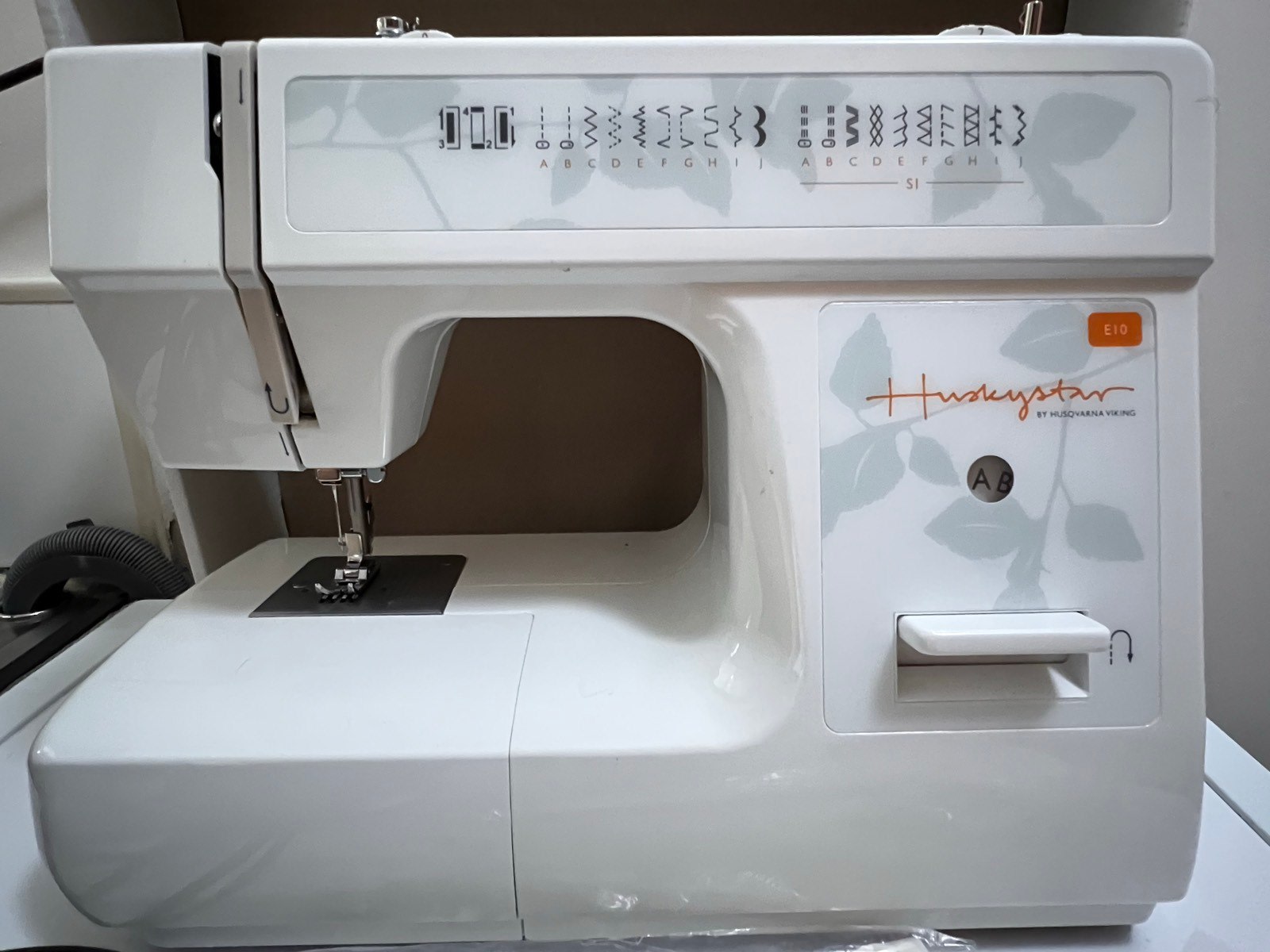 Husqvarna Viking Huskystar Sewing Machine. - Sewing Machines in Burnie ...