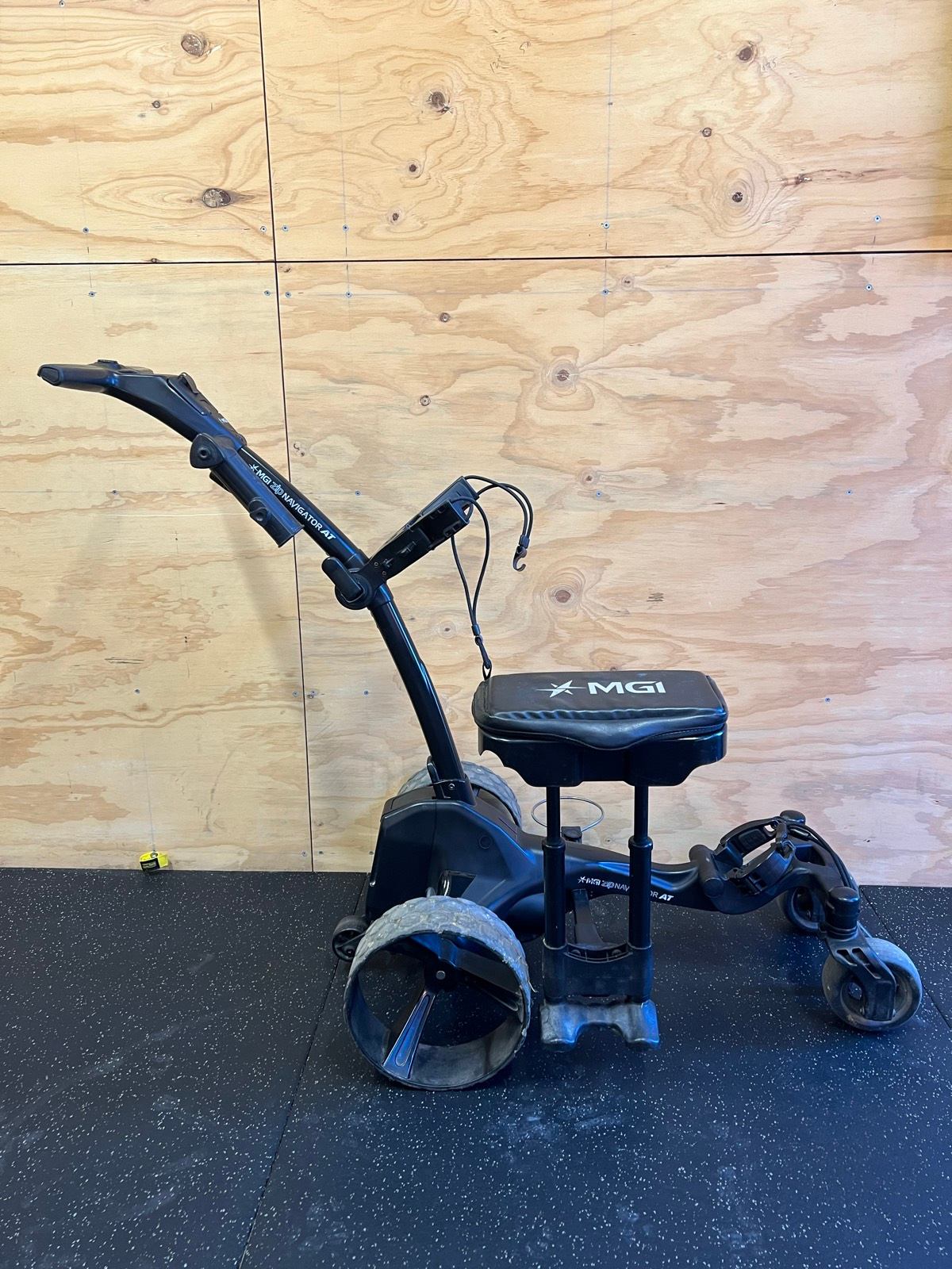 MGI Zip Navigator AT remote controlled motorised golf buggy / cart ...