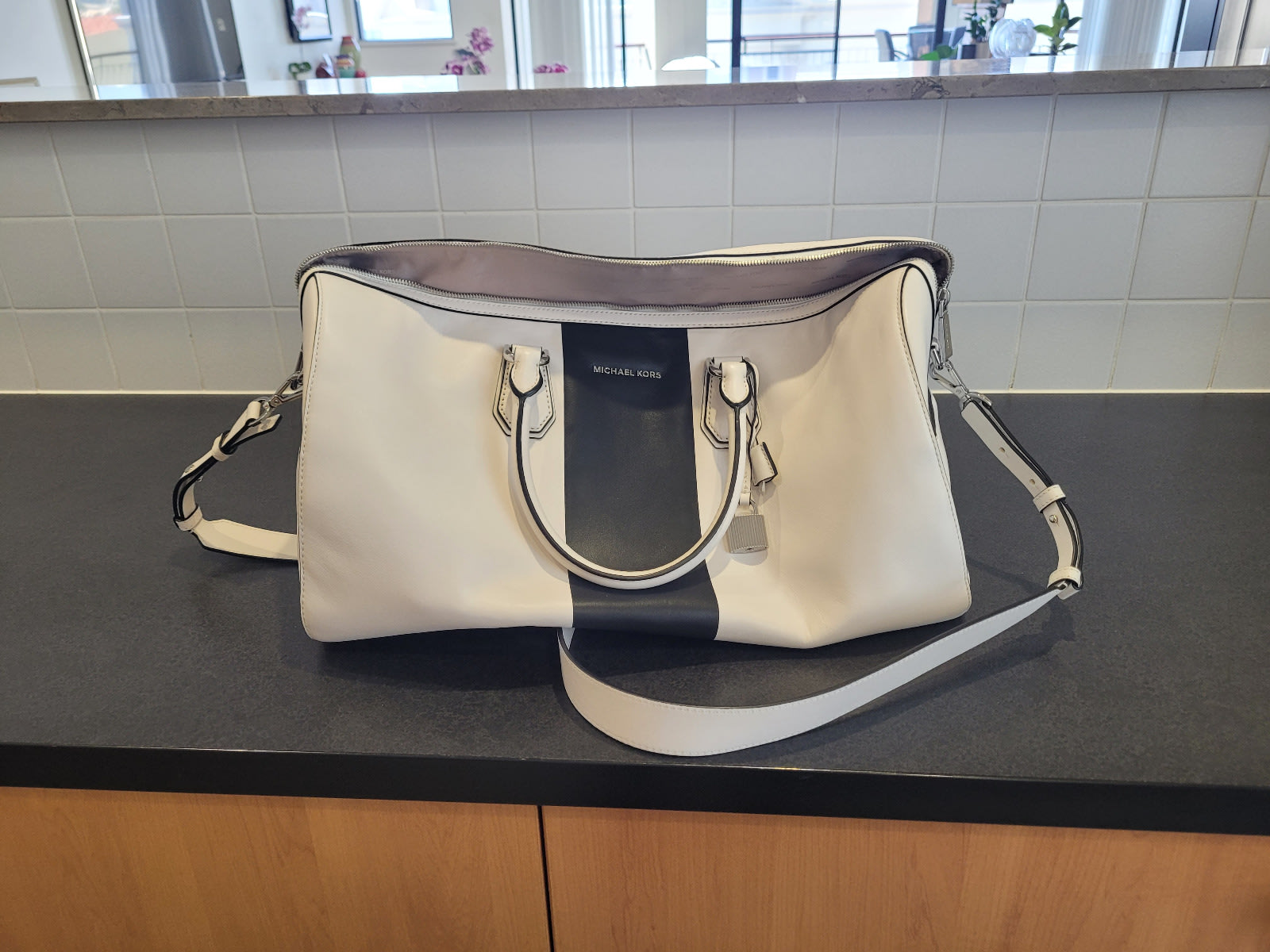 Elegant white Michael Kors Travel bag
