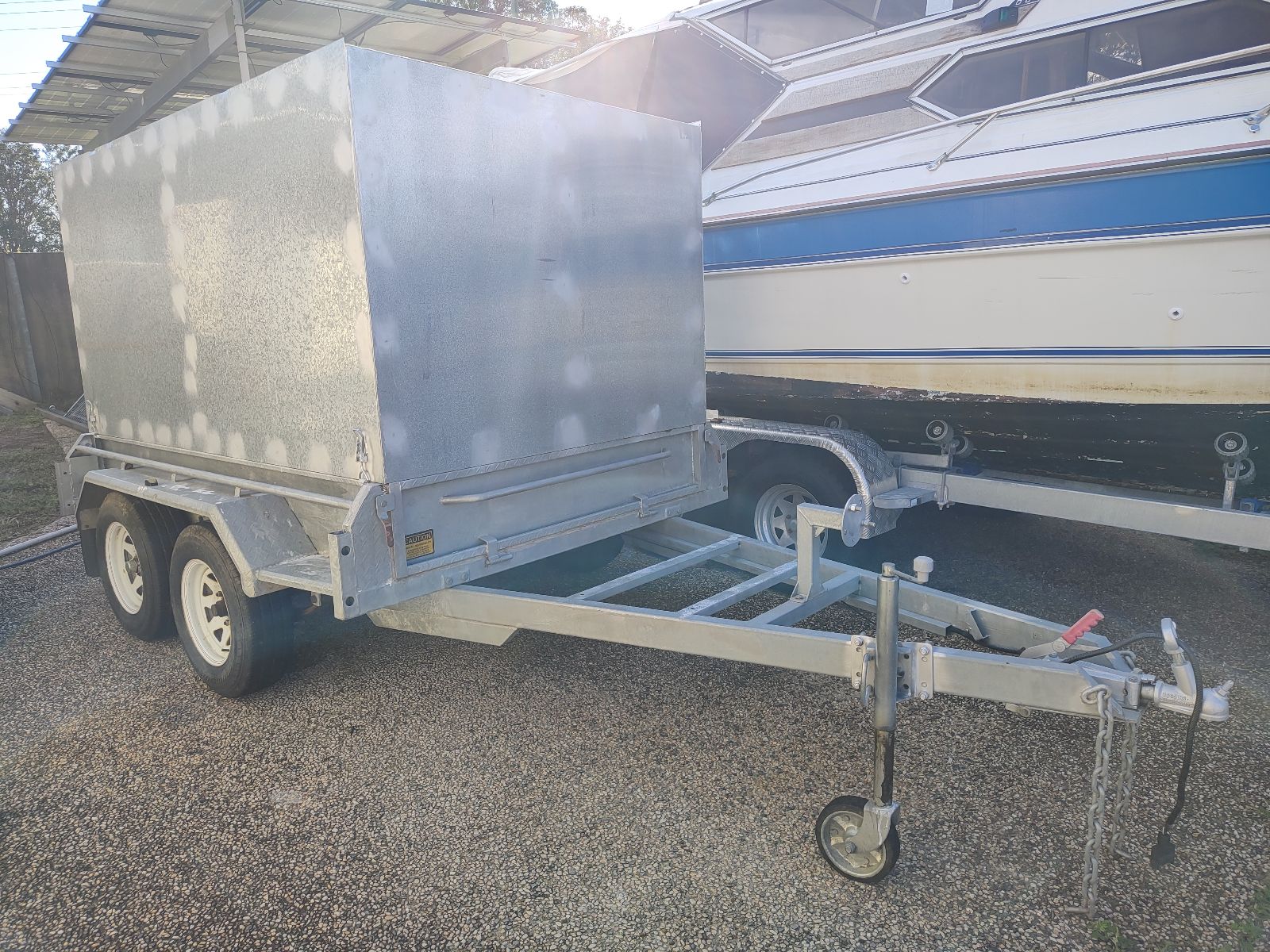 Trailer 8x5 tandem with full enclosure and 600mm cage included. Cano ...