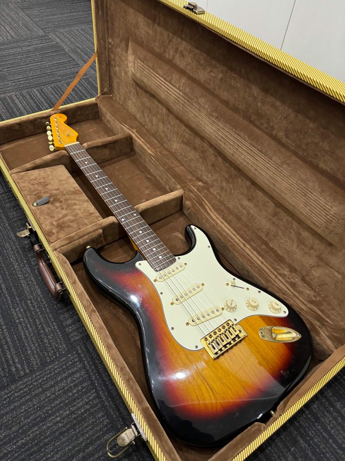 Fender Vintage 2 Stratocaster Guitar Replica