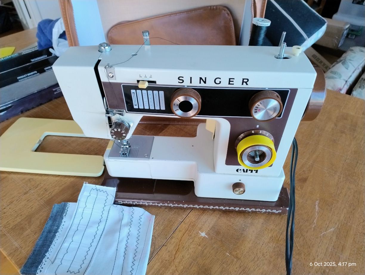 Sewing machine Singer Capri