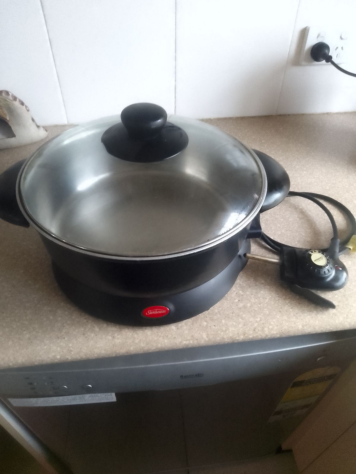 Sunbeam Deep Dish Electric Fry Pan Very Good Condition - Small ...