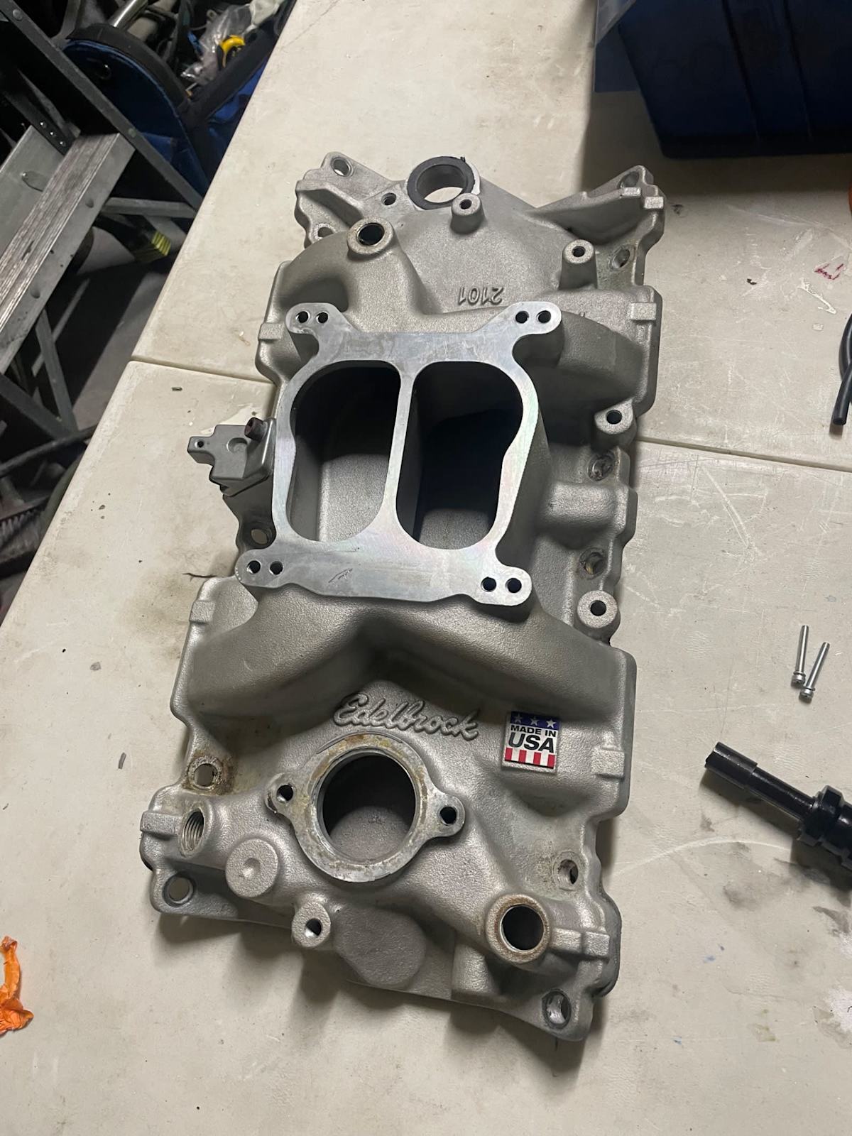 Edelbrock 2101 chev intake manifold sbc | Engine, Engine Parts ...