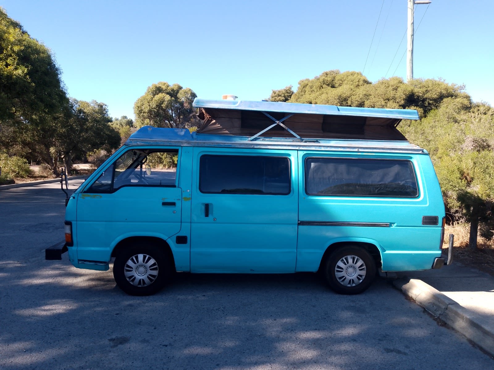 Vintage 1986 Toyota Hiace van pop top