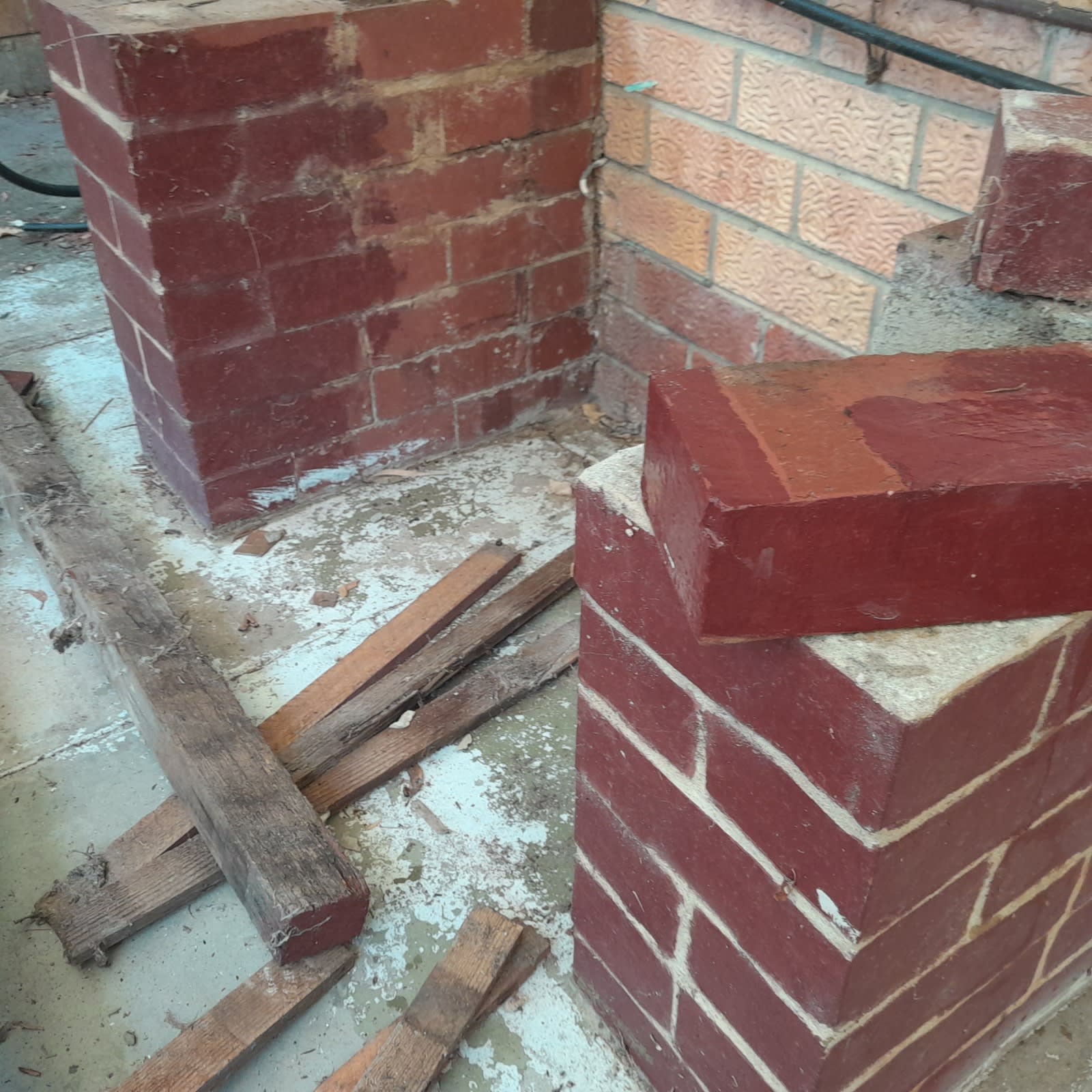 Red Bricks approx. 90. Good Condition - Building Materials in ...