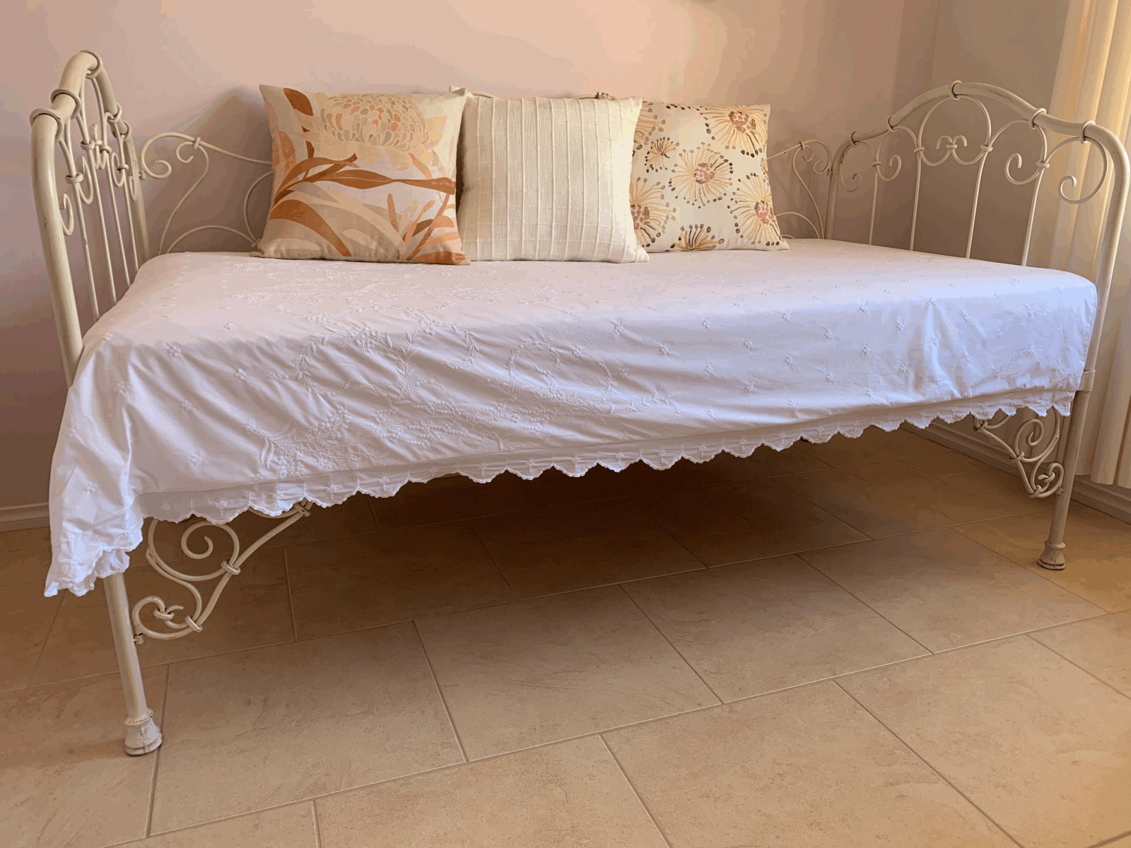 Vintage Shabby Chic Day Bed Beds in Aldinga Beach SA Gumtree Australia