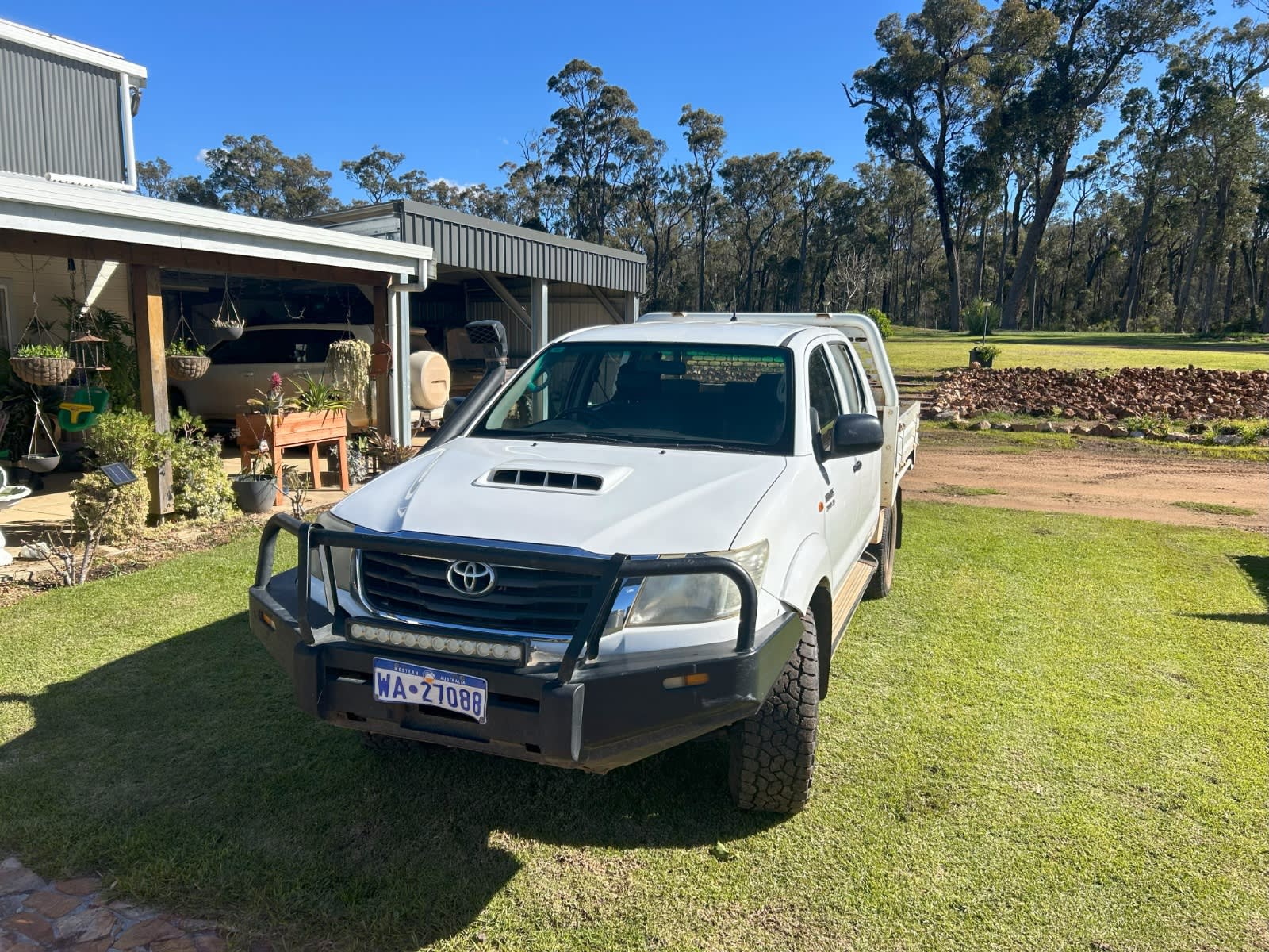 2012 TOYOTA HILUX WORKMATE (4x4) 5 SP MANUAL DUAL CAB P/UP | Cars, Vans ...