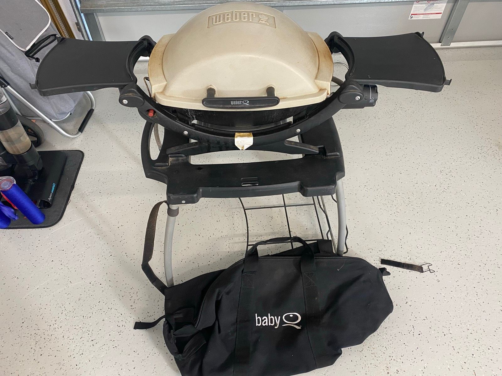 Webber baby Q with stand and travel bag