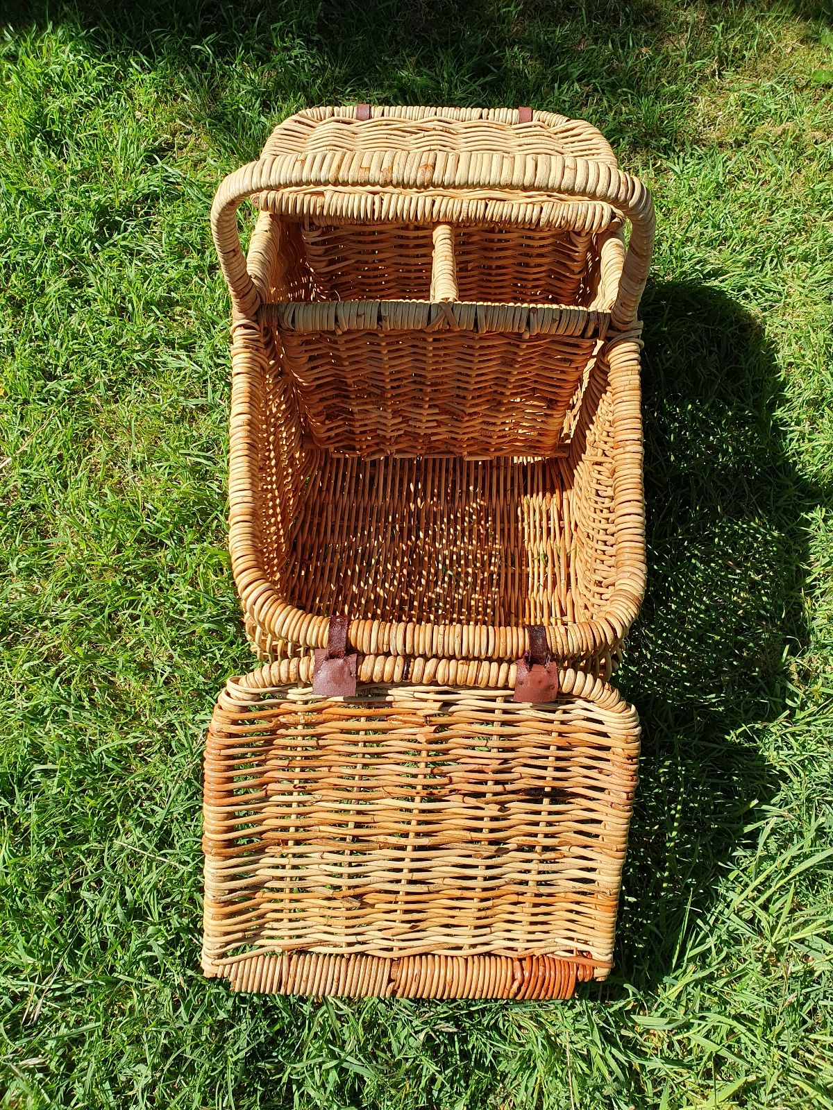 SOLD PENDING PICK UP- picnic basket - Miscellaneous Goods in Miandetta ...