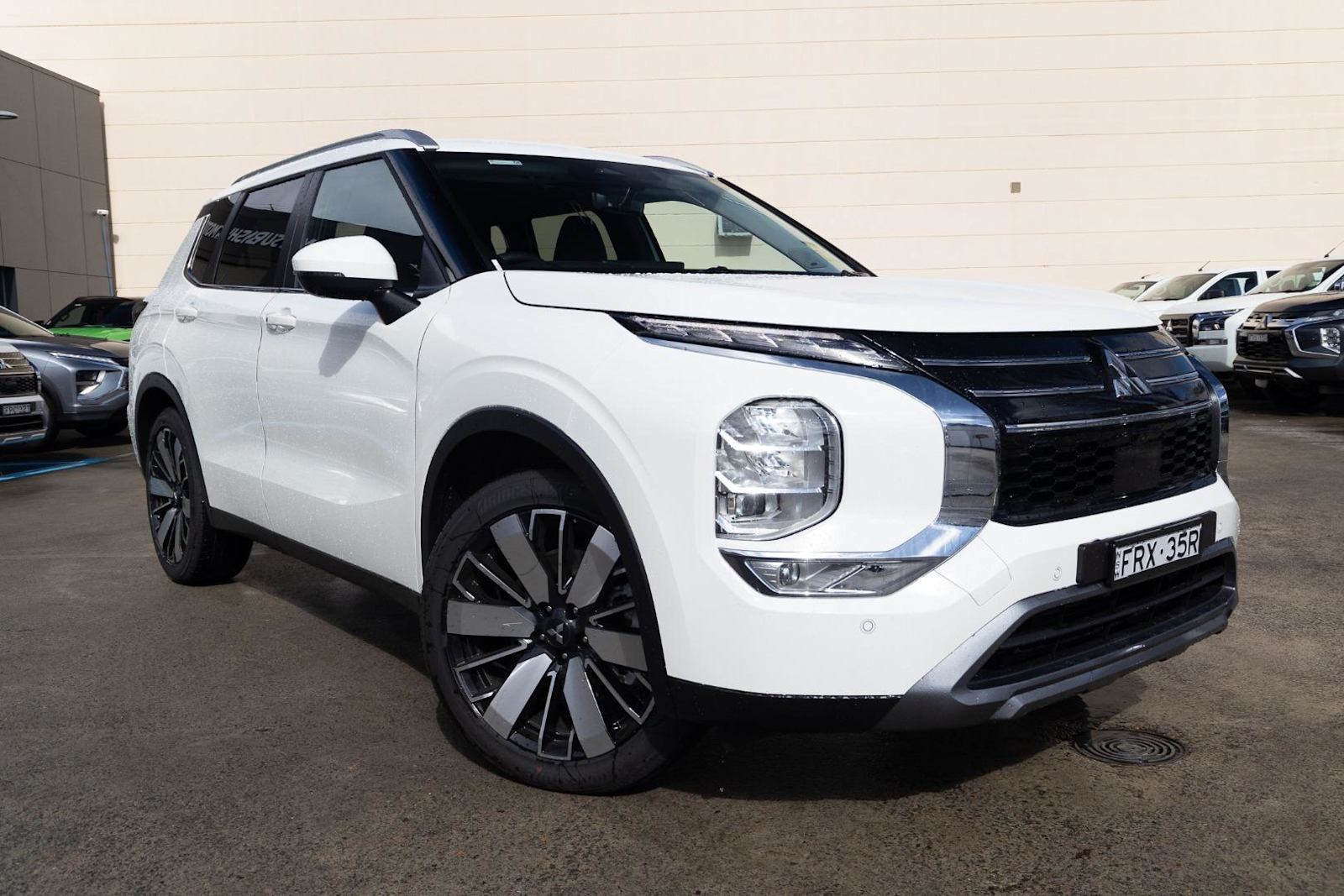 2025 Mitsubishi Outlander Aspire ZM Auto 2WD MY25 | Cars, Vans & Utes ...