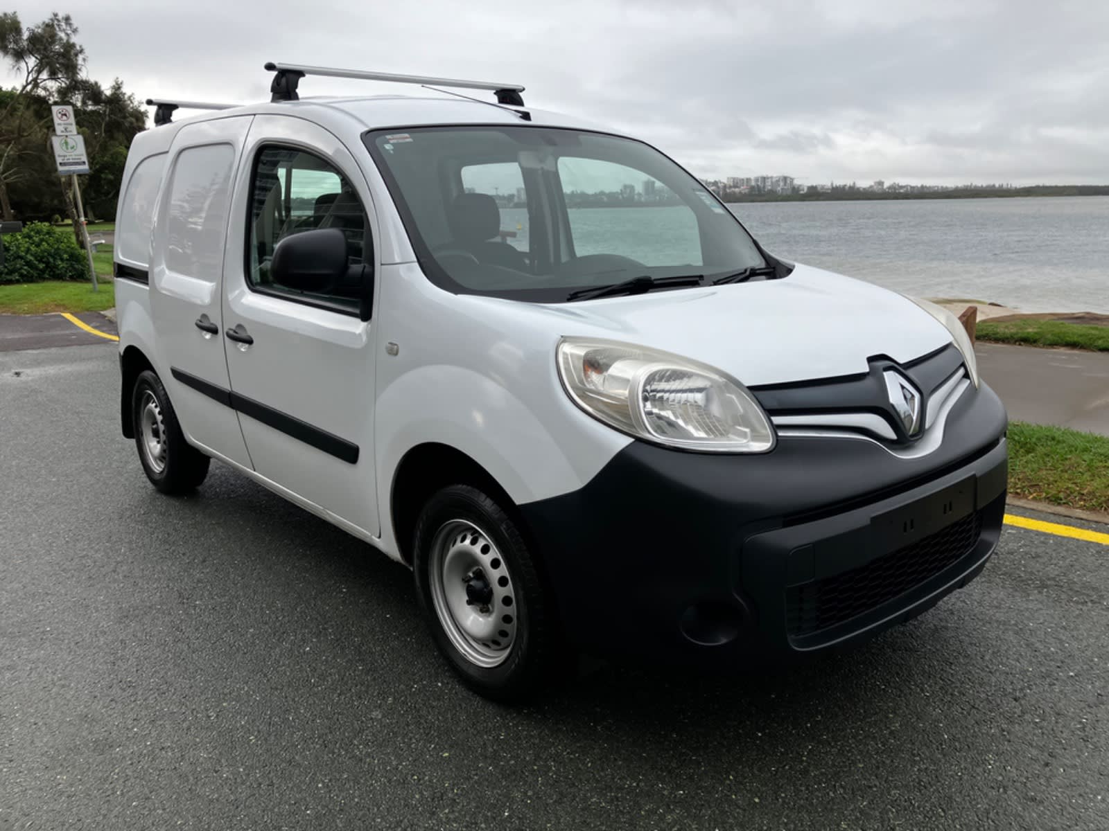 DEAL ALERT! 9/2016 RENAULT KANGOO AUTO 6-DOOR QLD REGO NEW SERVICE 1-YR ...