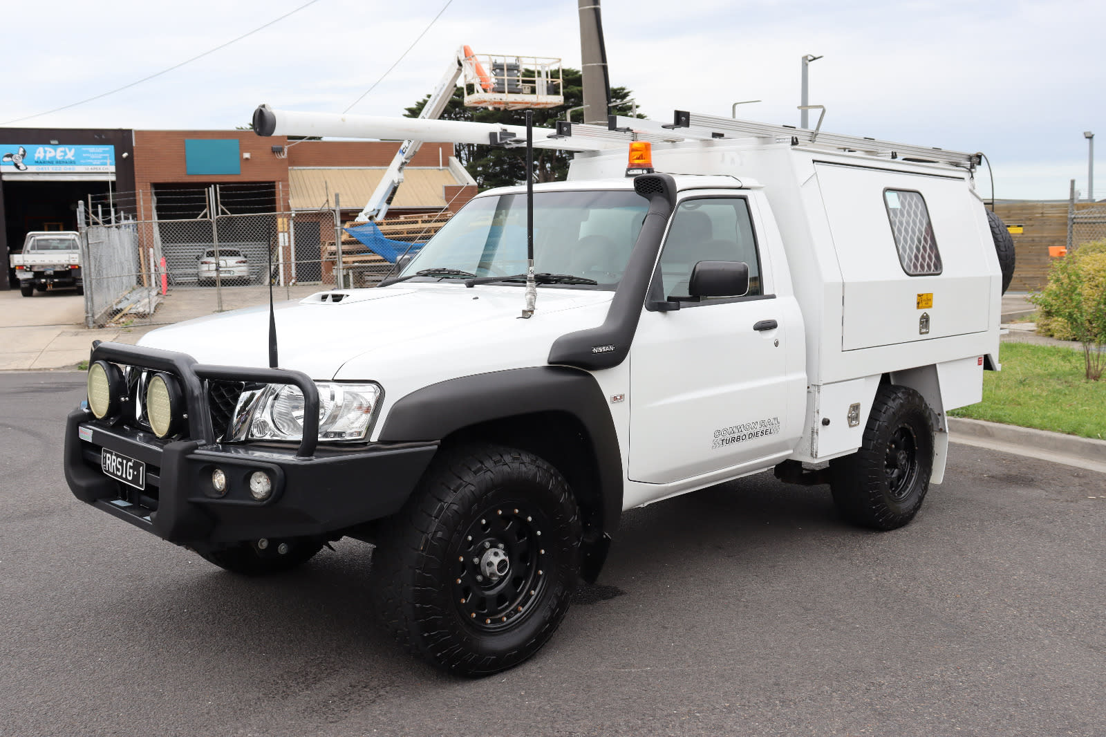 2015 NISSAN PATROL DX (4x4) MANUAL 3.0D CAB CHASSIS CANOPY | Cars, Vans ...