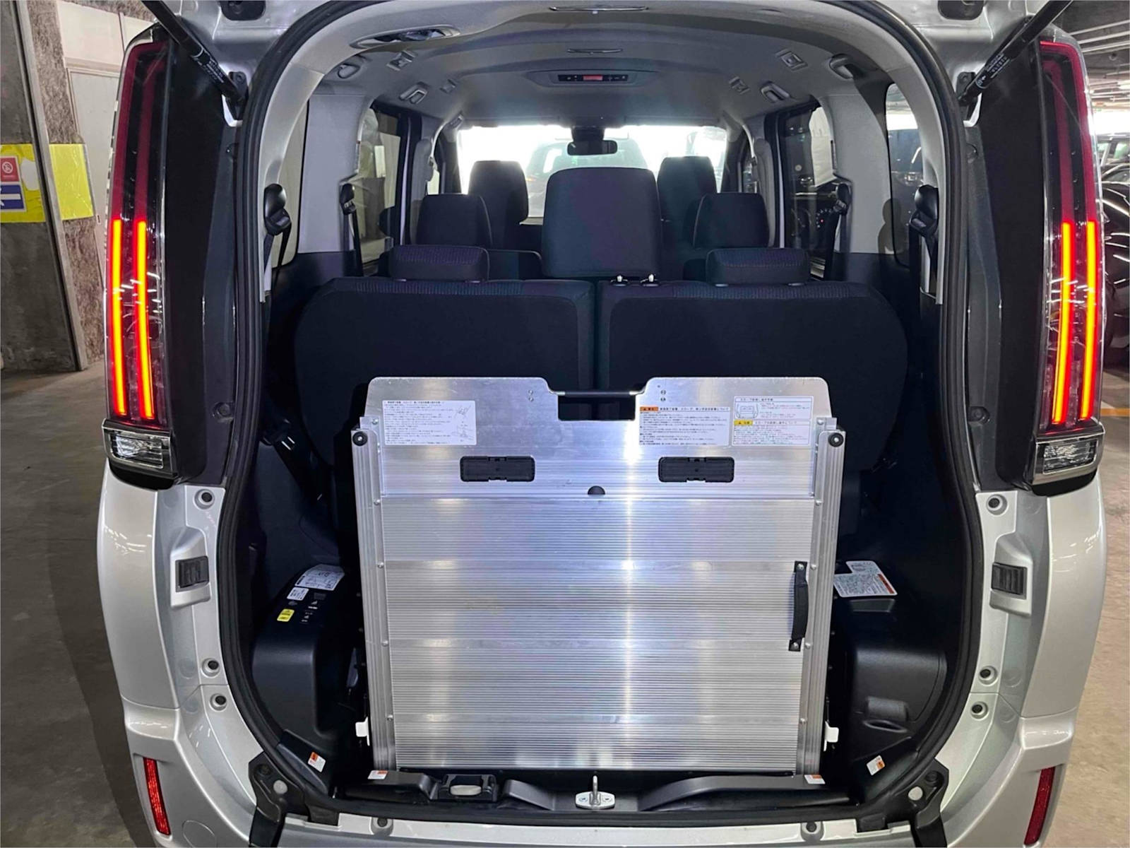 2020 Toyota Noah WHEELCHAIR RAMP, WELCAB, PEOPLE MOVER ZRR80 PETROL