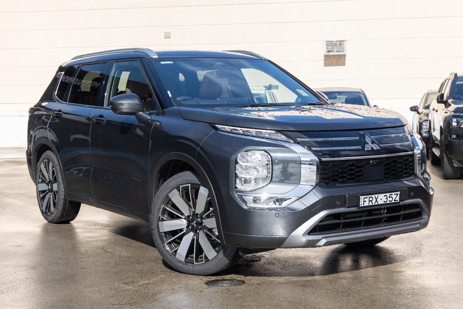 2025 Mitsubishi Outlander Exceed Tourer ZM Auto AWD MY25 | Cars, Vans ...