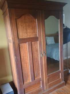 Gumtree antique wardrobe store