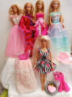 Second hand barbie clothes store